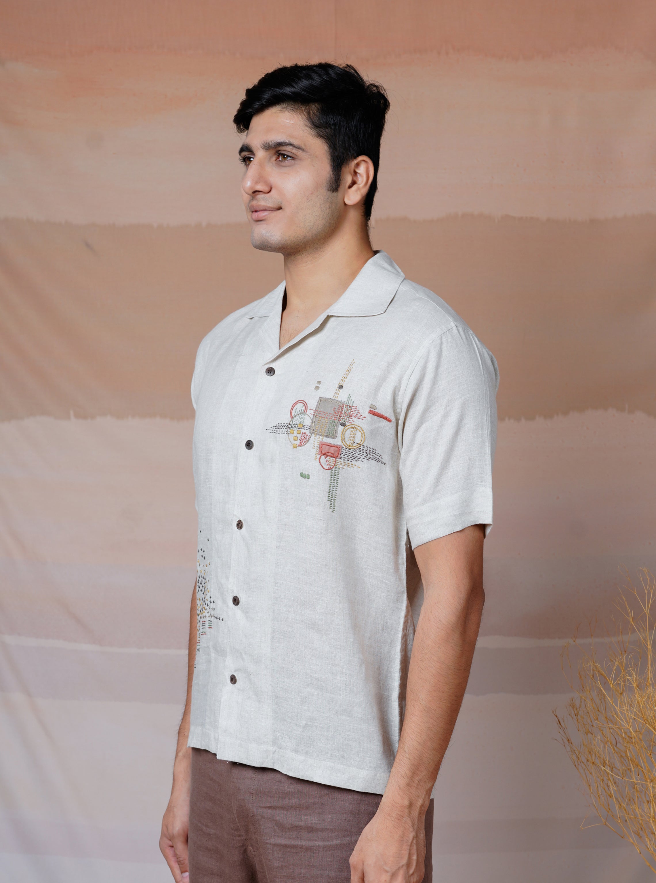MODERN MINIMALIST - HAND EMBROIDERED UNISEX LINEN SHIRT – Houseofcultura